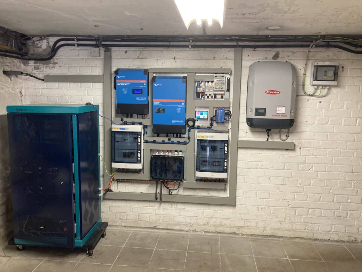 Custom-made and pre-wired autonomous solar system, forget the kits!